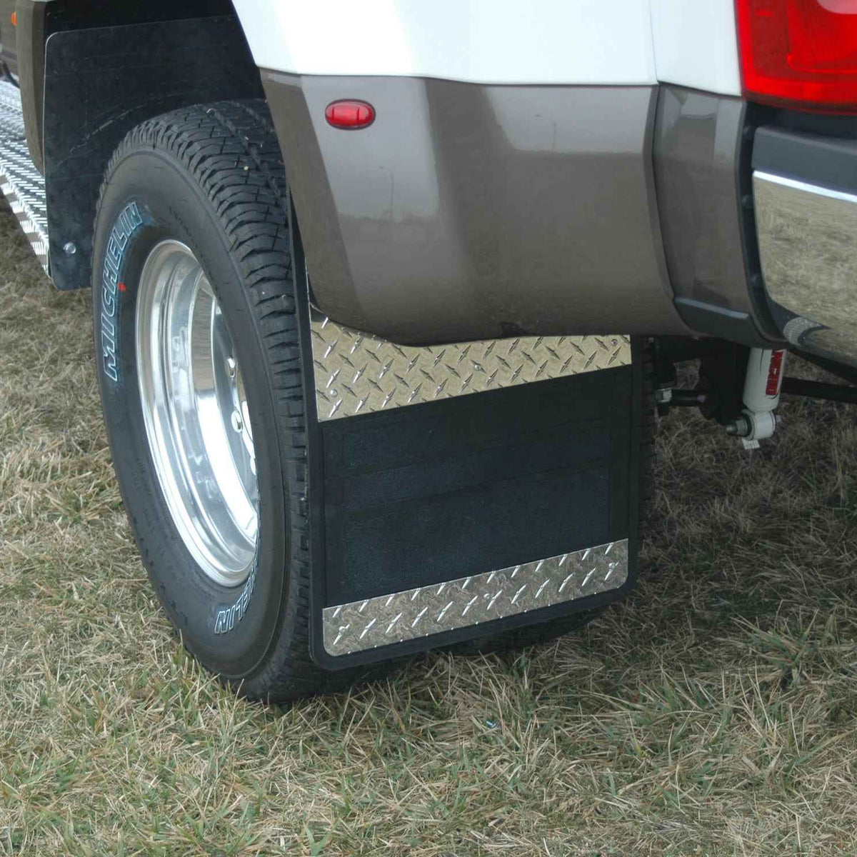 Mud Flaps - Classic Series Dually Rubber Diamond Tread 17-18 Ford F350 ...