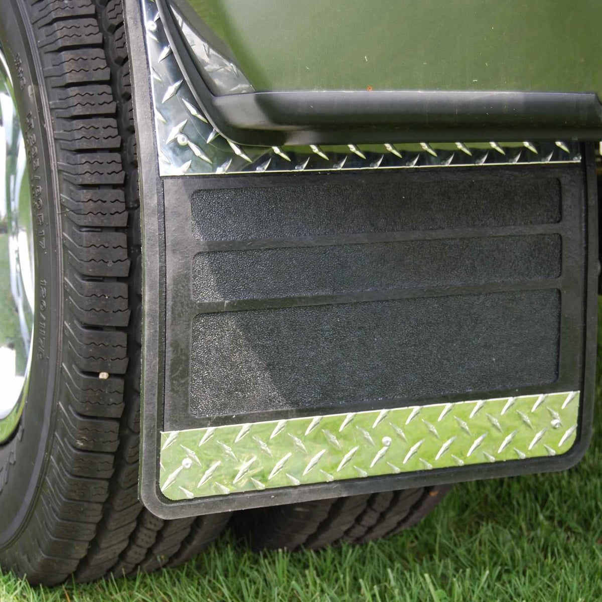 Mud Flaps - Classic Dually Rubber with Diamond Tread Aluminium Inserts ...